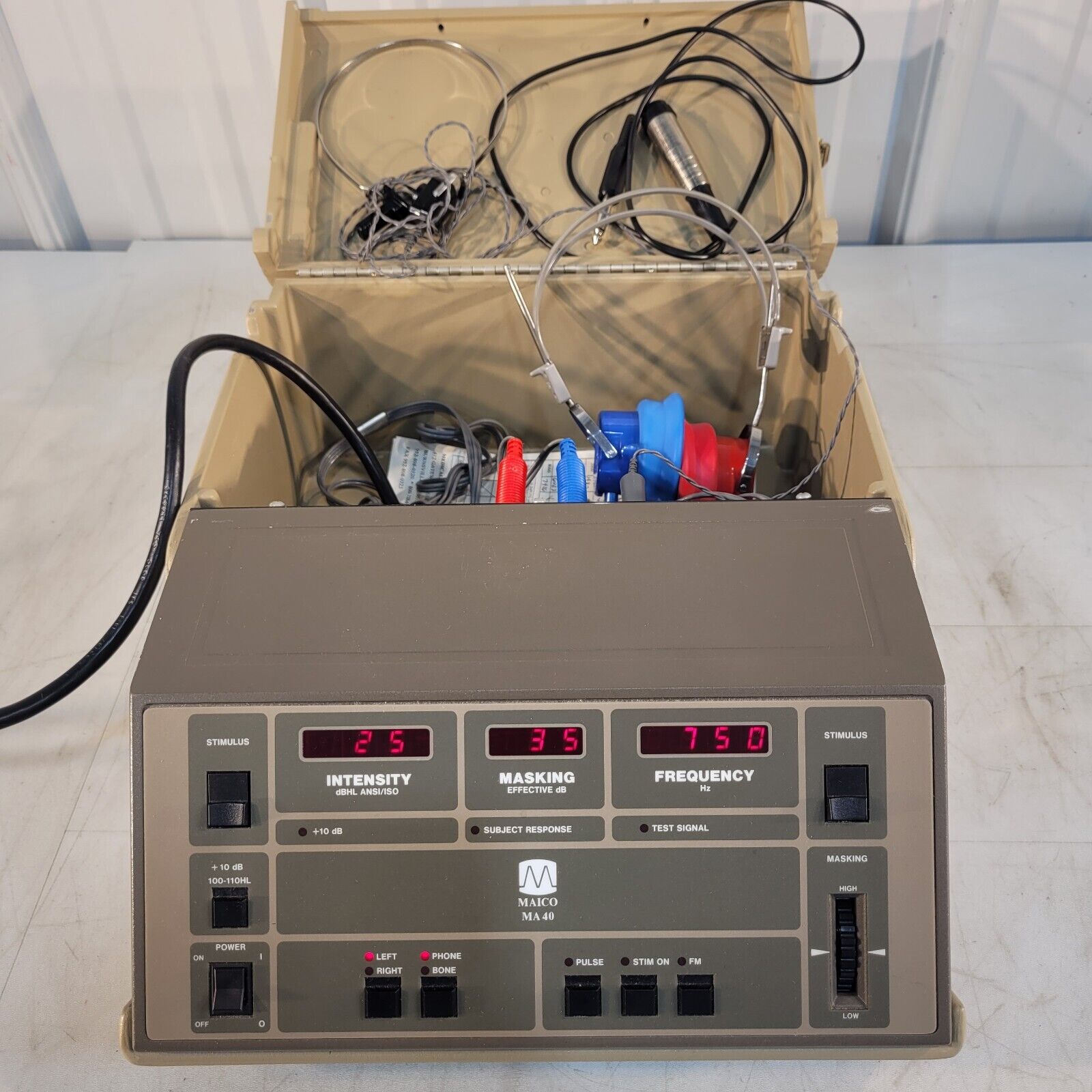 Maico MA 40 Portable Audiometer With Headphones And Cables Included ...