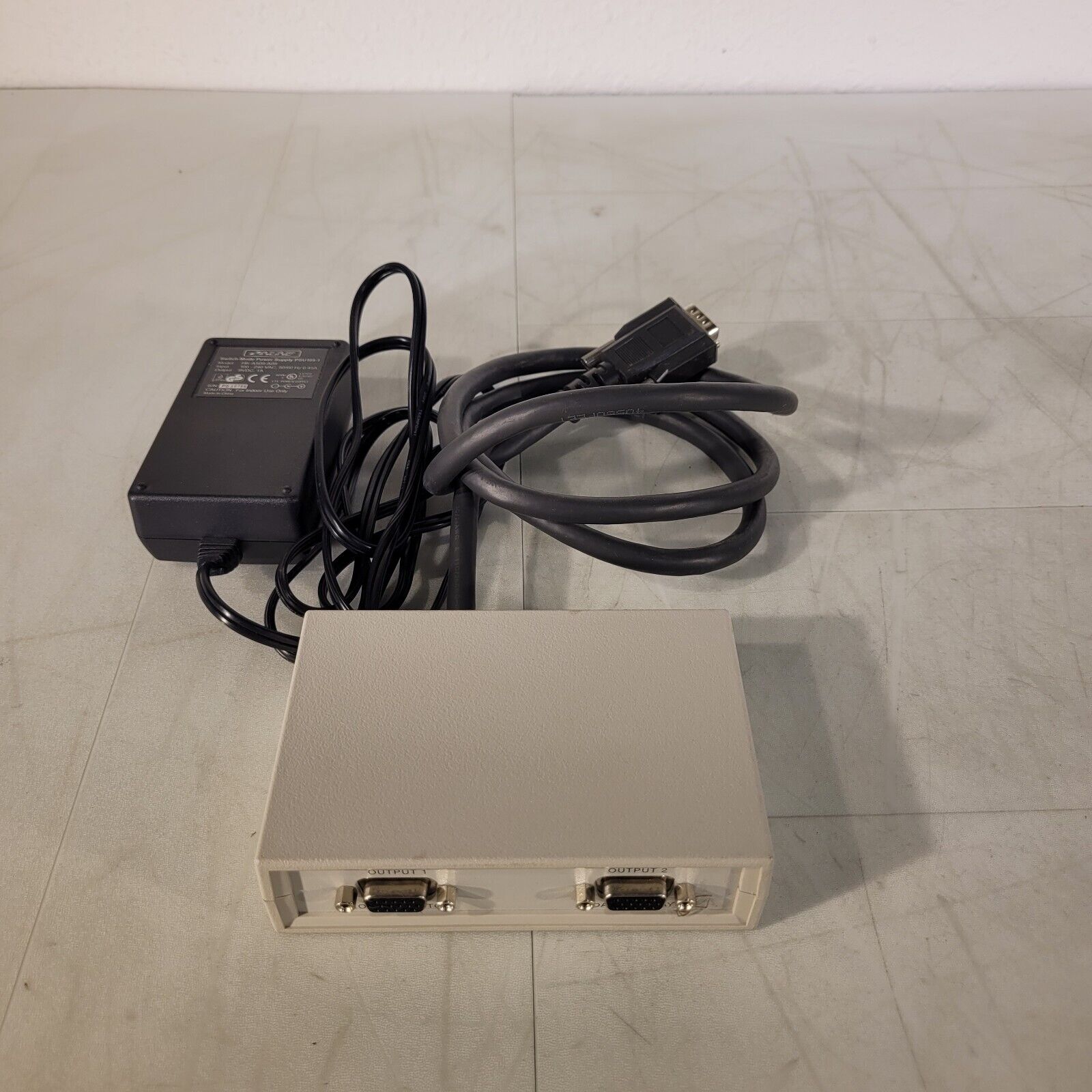 Inline Inc VGA Distribution Amplifier DAV002 1 Input 2 Output, 9VDC 1A ...