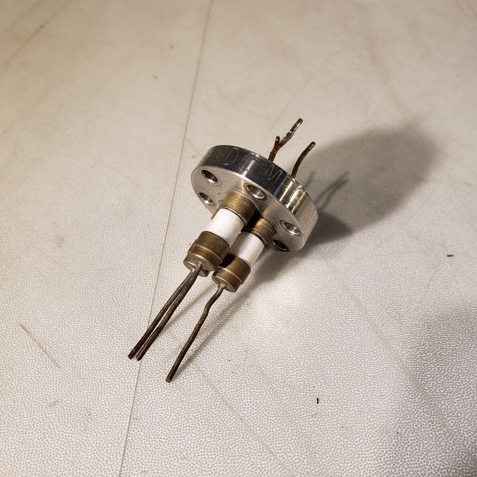 MDC 1.33" CF DN16CF Adapter 3-Pin Feedthrough UHV Ultra High Vacuum ...