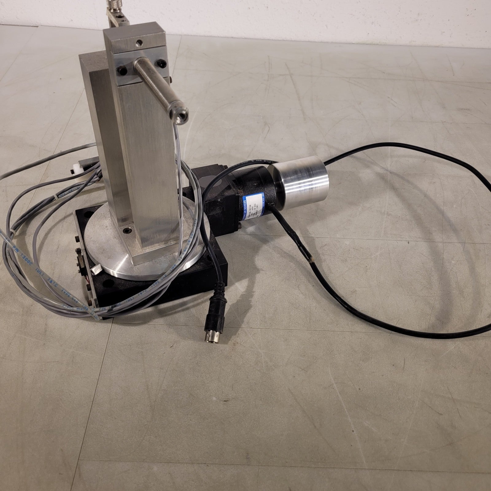 Parker Positioning Rotary Positioner Stage 20501.5-P W/ 24V Stepper Mo ...