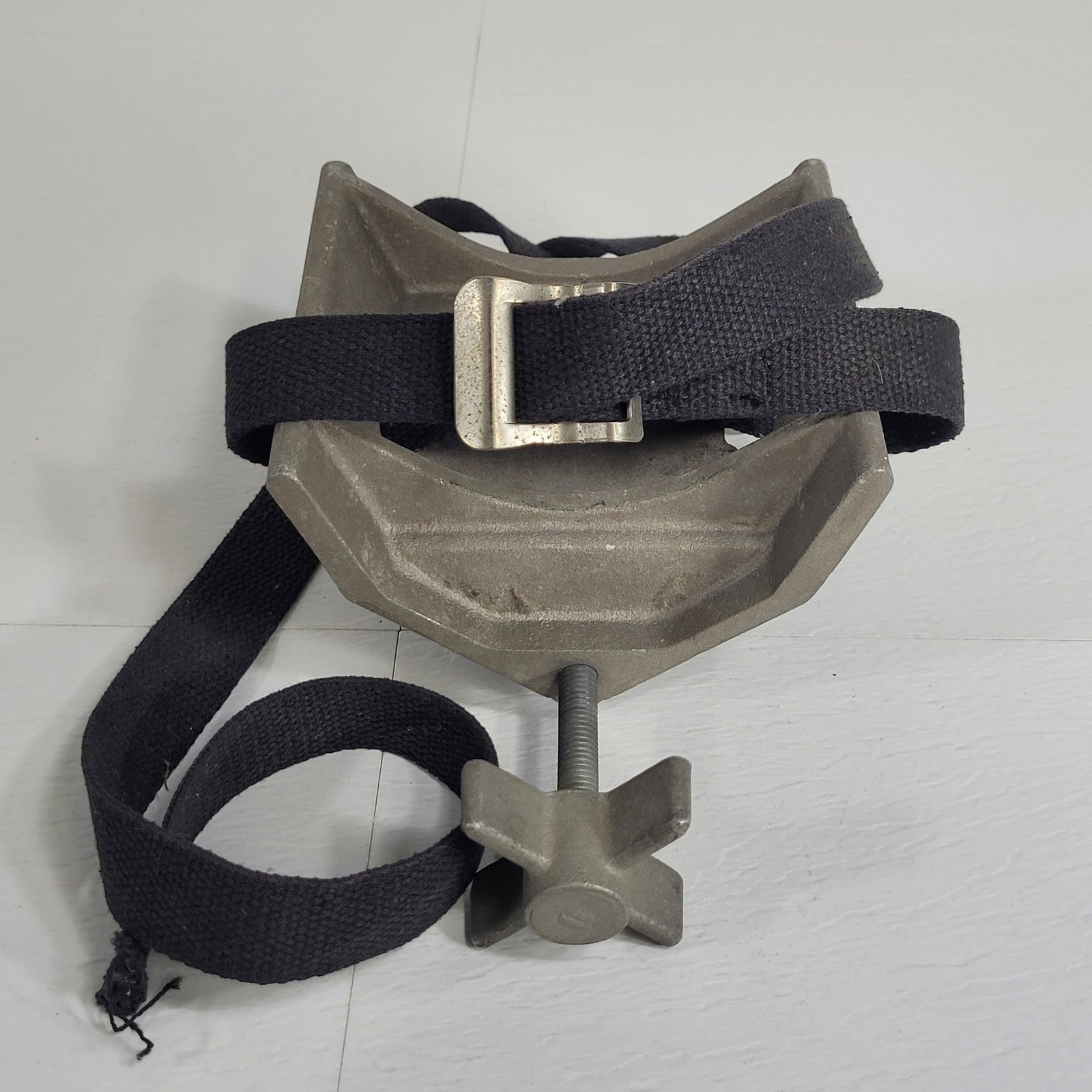 Gas Cylinder Holder for Bench Safety Adjustable Belt Mount Secure Stra ...