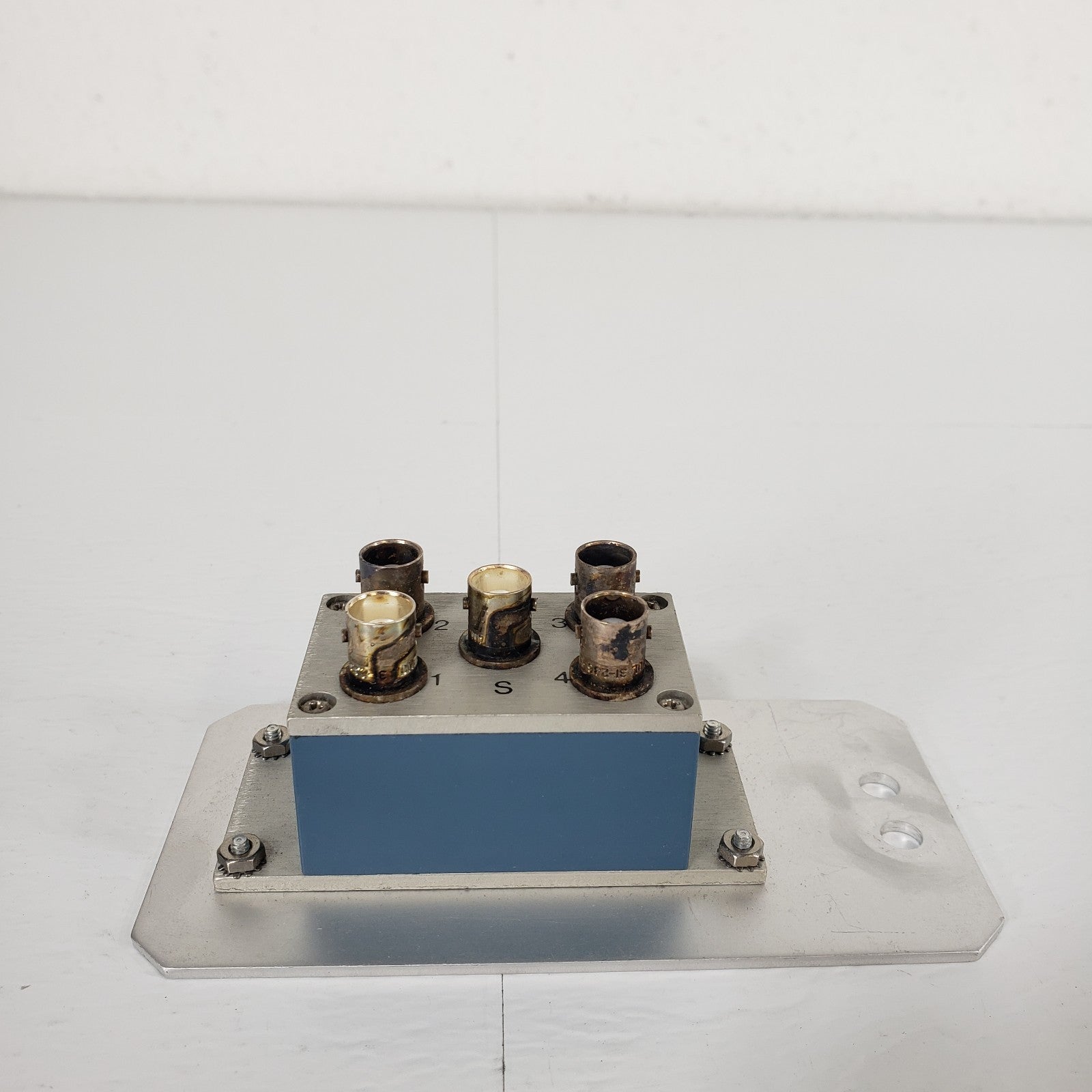 Mini-Circuits 15542 ZSC-4-1 0 9827 4 Way Splitter Metal Mounting Plate ...