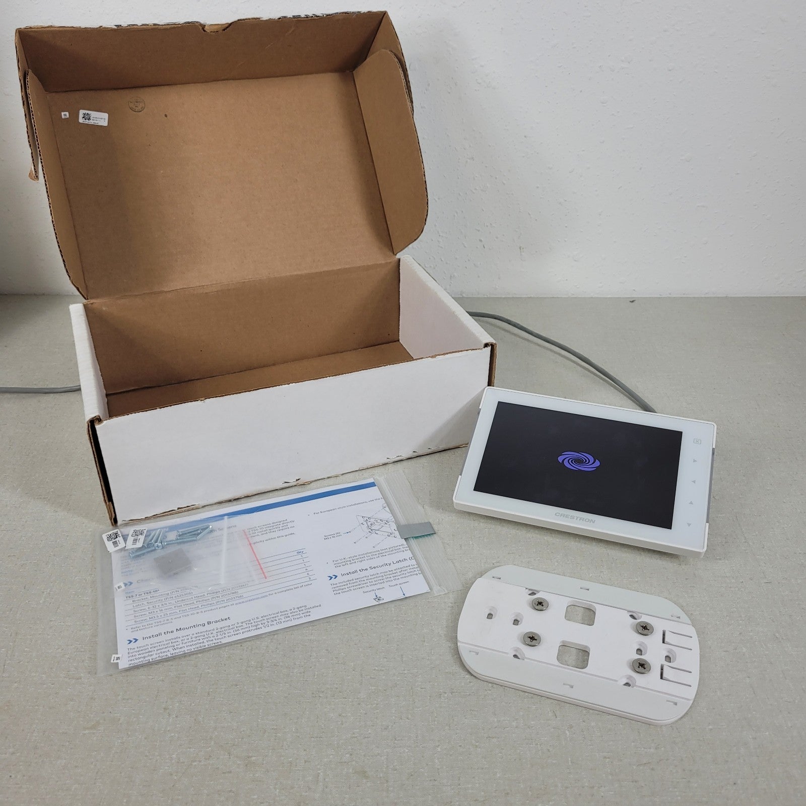 Crestron TSS-752-W-S Room Scheduling Touchscreen White 7 inch Panel Te ...