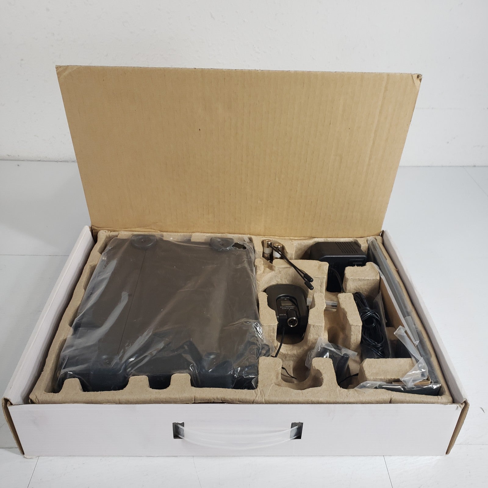 Samson AirLine Synth AR300 Receiver AL300 Beltpack Transmitter LM10 La ...