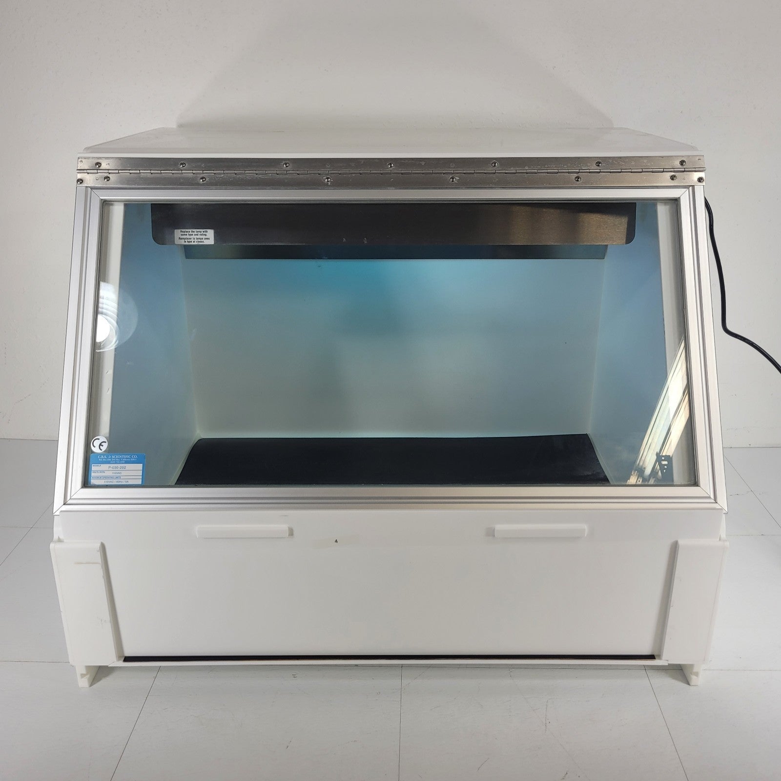 CBS P-030-202 PCR Workstation UV and Fluorescent Light 110V Dead Air B ...