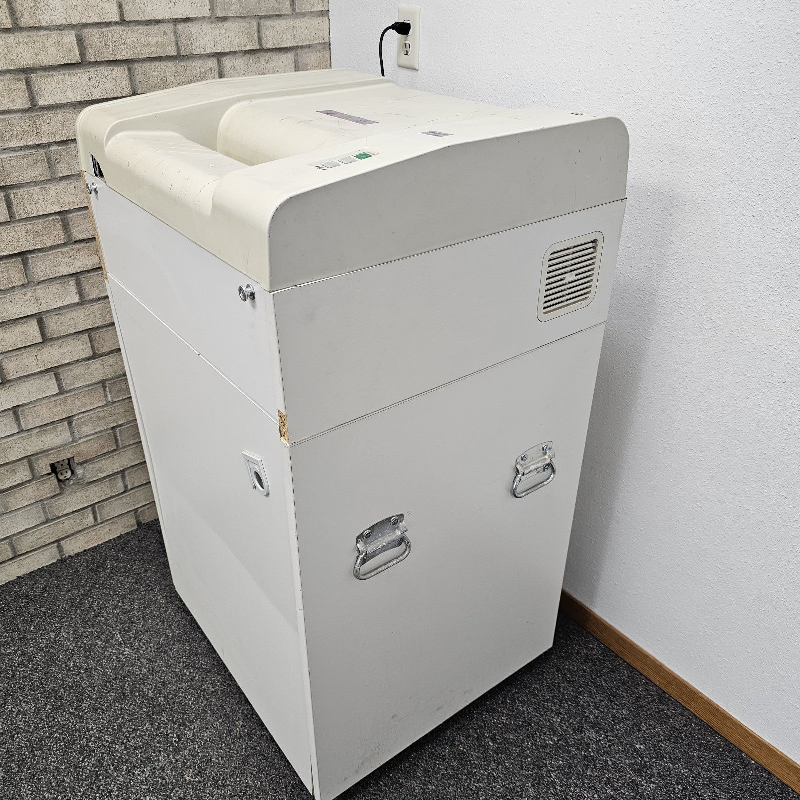 Dahle 20396 KC High Capacity Paper Shredder P4 Shredder Paper Safe Sec ...