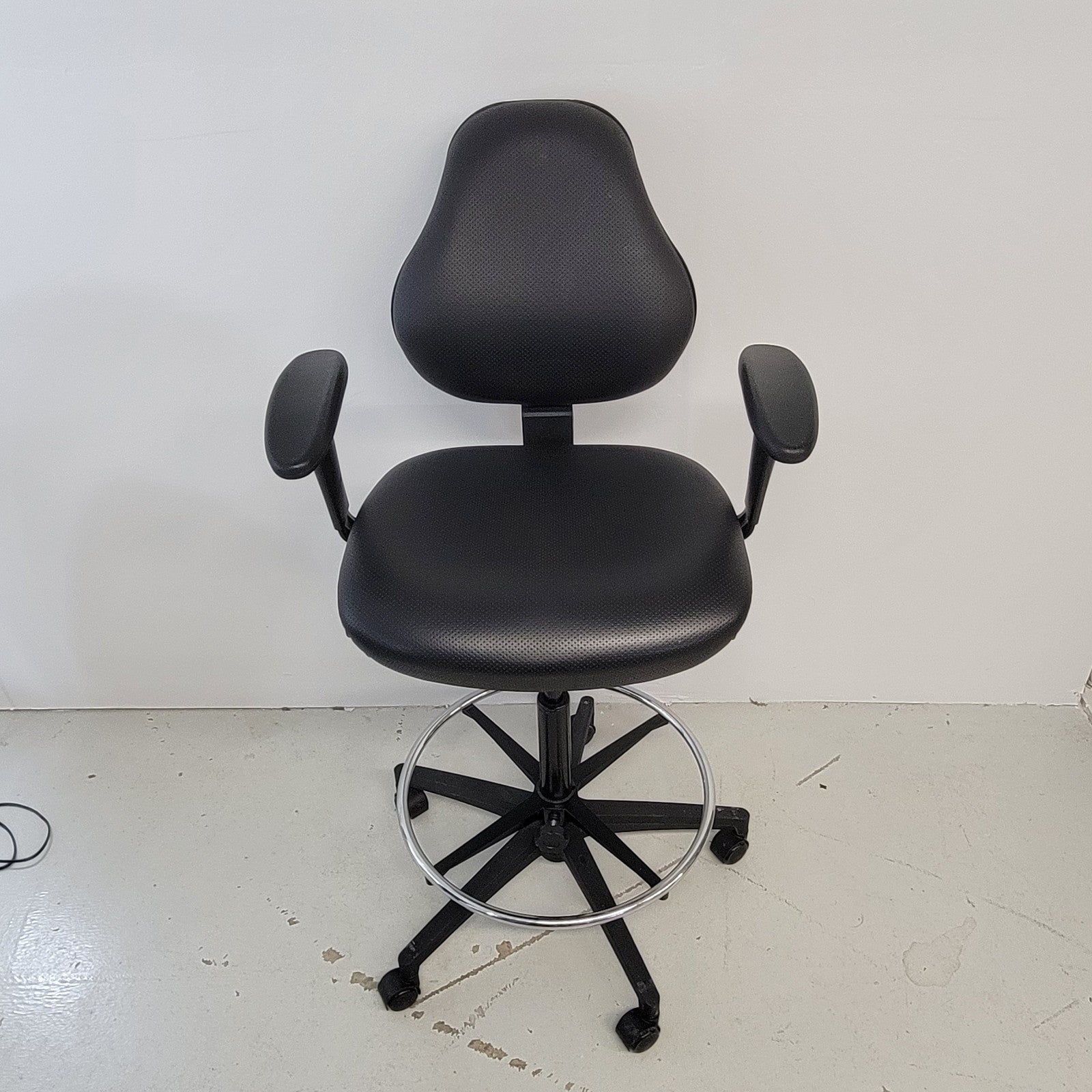 VWR Avantor 76308-740 Lab Laboratory Chair w/ Adjustable Black Vinyl S ...