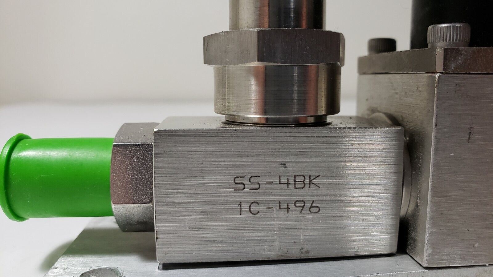 MKS 200 SCCM N2 Mass Flow Controller 1258A-00200RV Gas MFC 1/4" MVCR F ...