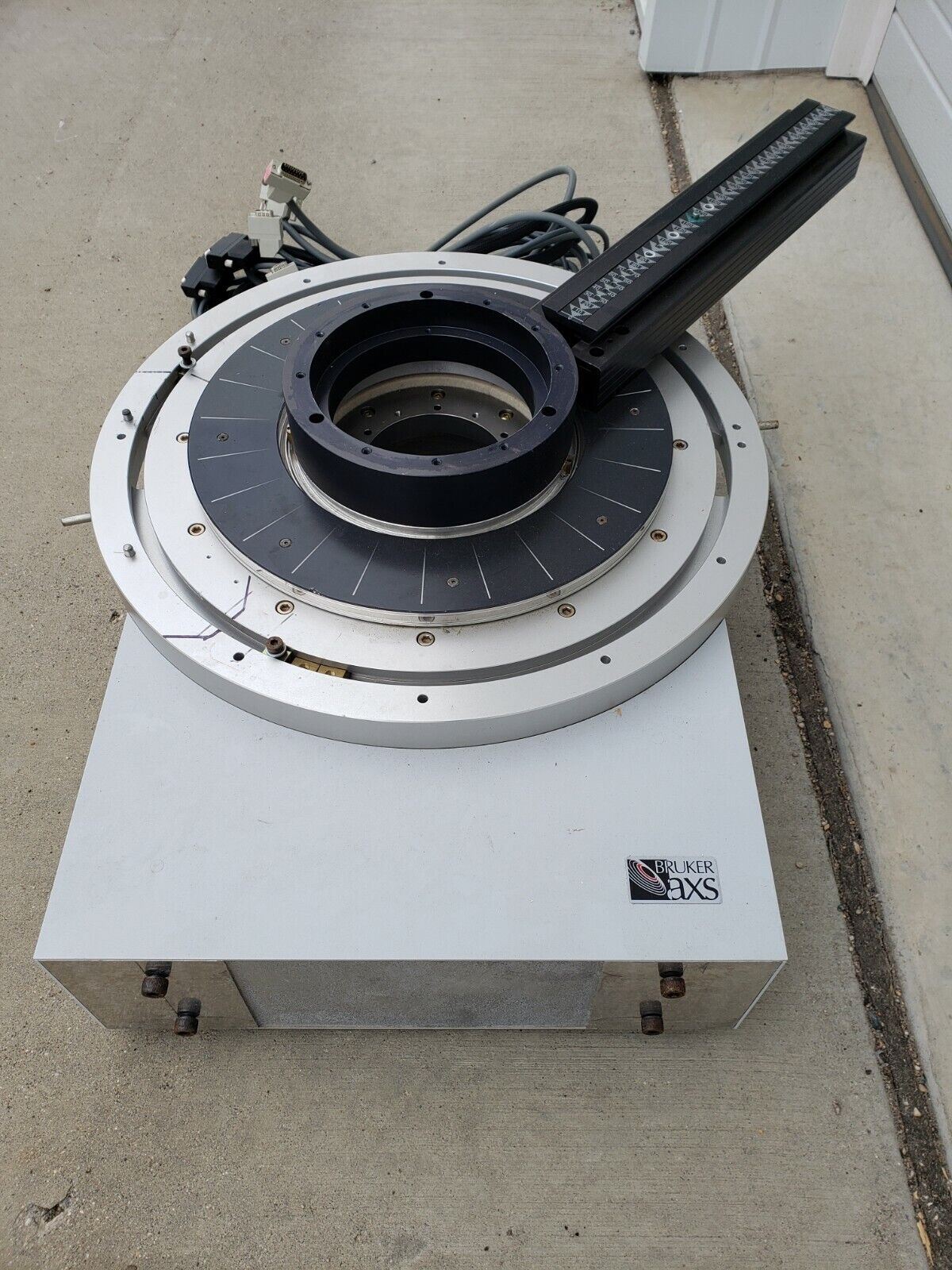 Bruker AXS D8 XRD Goniometer C79298-A3244-A20 w/ Encoder Cables and Li – Lab Liquidators Store