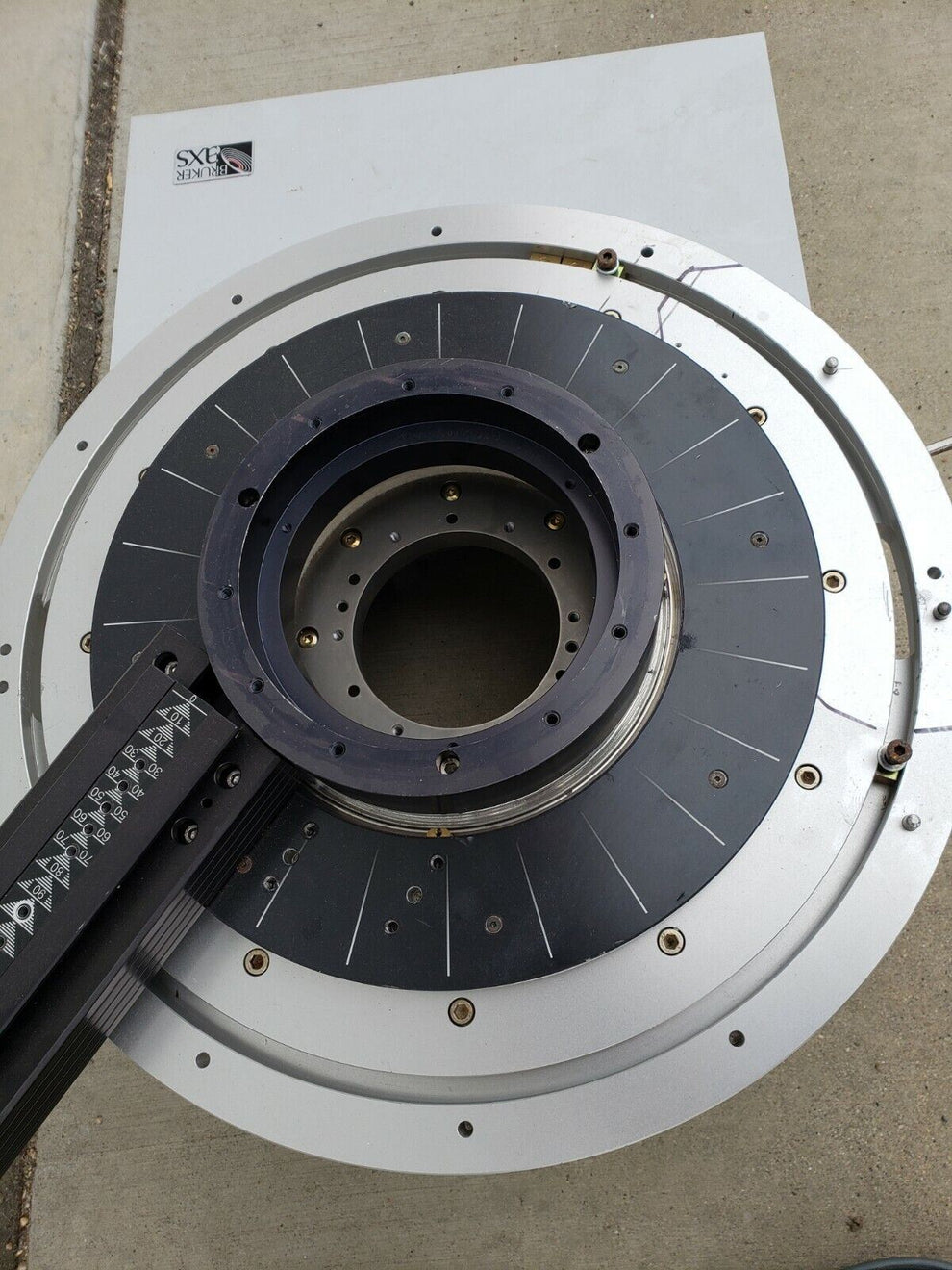 Bruker AXS D8 XRD Goniometer C79298-A3244-A20 X-Ray Diffraction w/ Enc ...