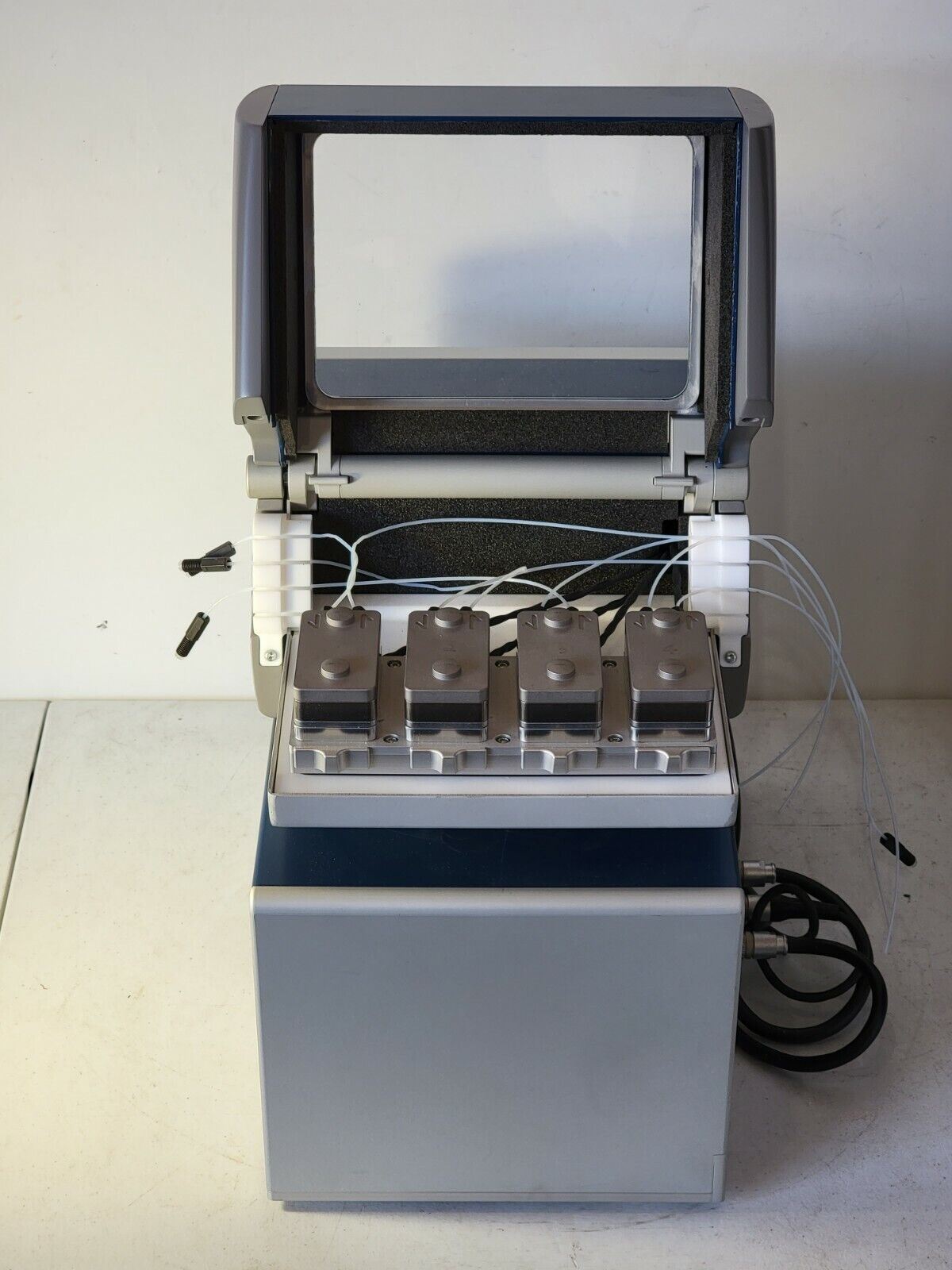 Biolin Q-Sense E4 Quartz Crystal Microbalance Surface Molecular Analys ...