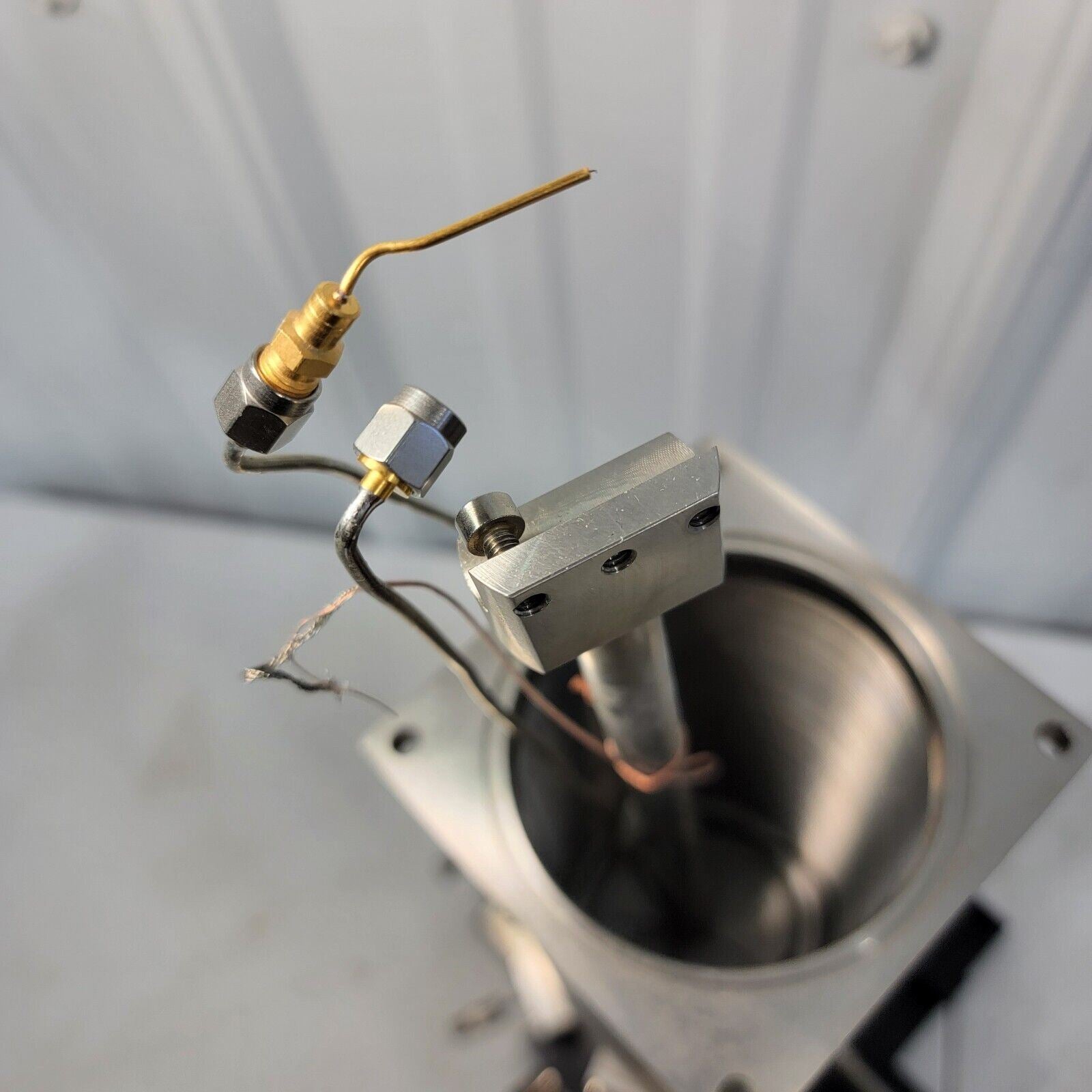 2-Axis X-Y Stage Vacuum Mounted Probe Bellows w/ Electrical Feedthroug ...