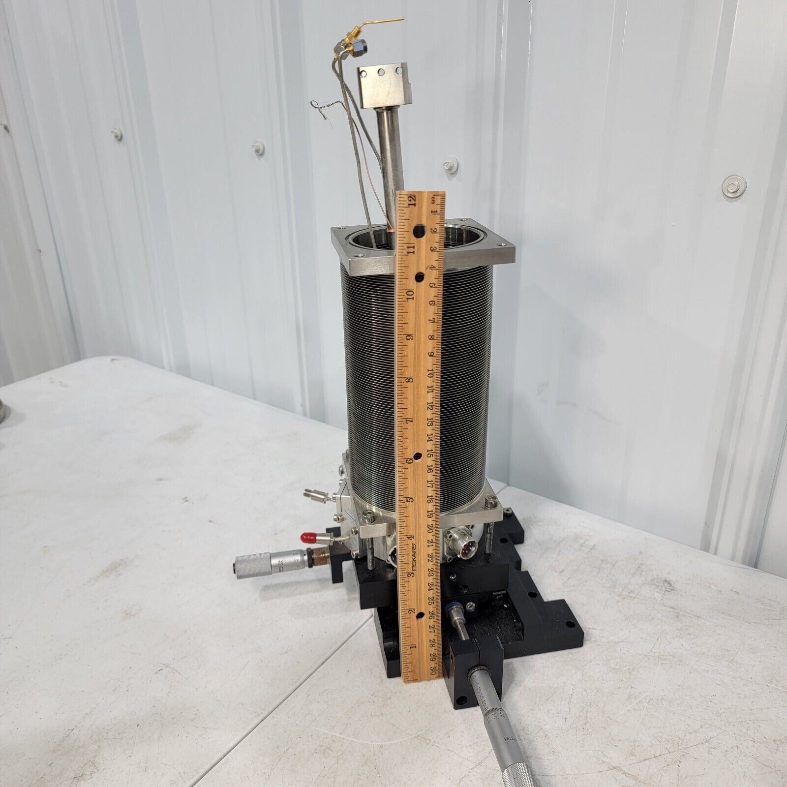 2-Axis X-Y Stage Vacuum Mounted Probe Bellows w/ Electrical Feedthroug ...