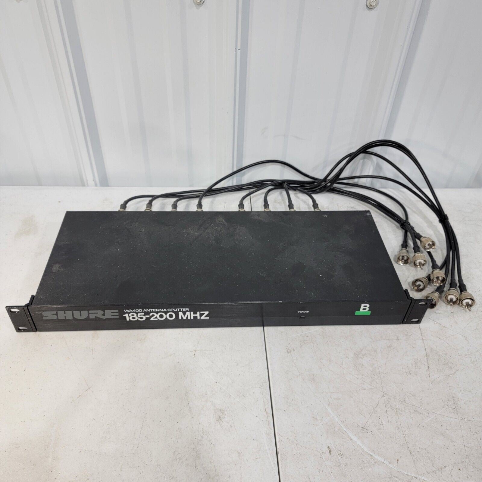 Shure WA400 Antenna Splitter w/ Connecting Cables 169-216MHz – Lab ...