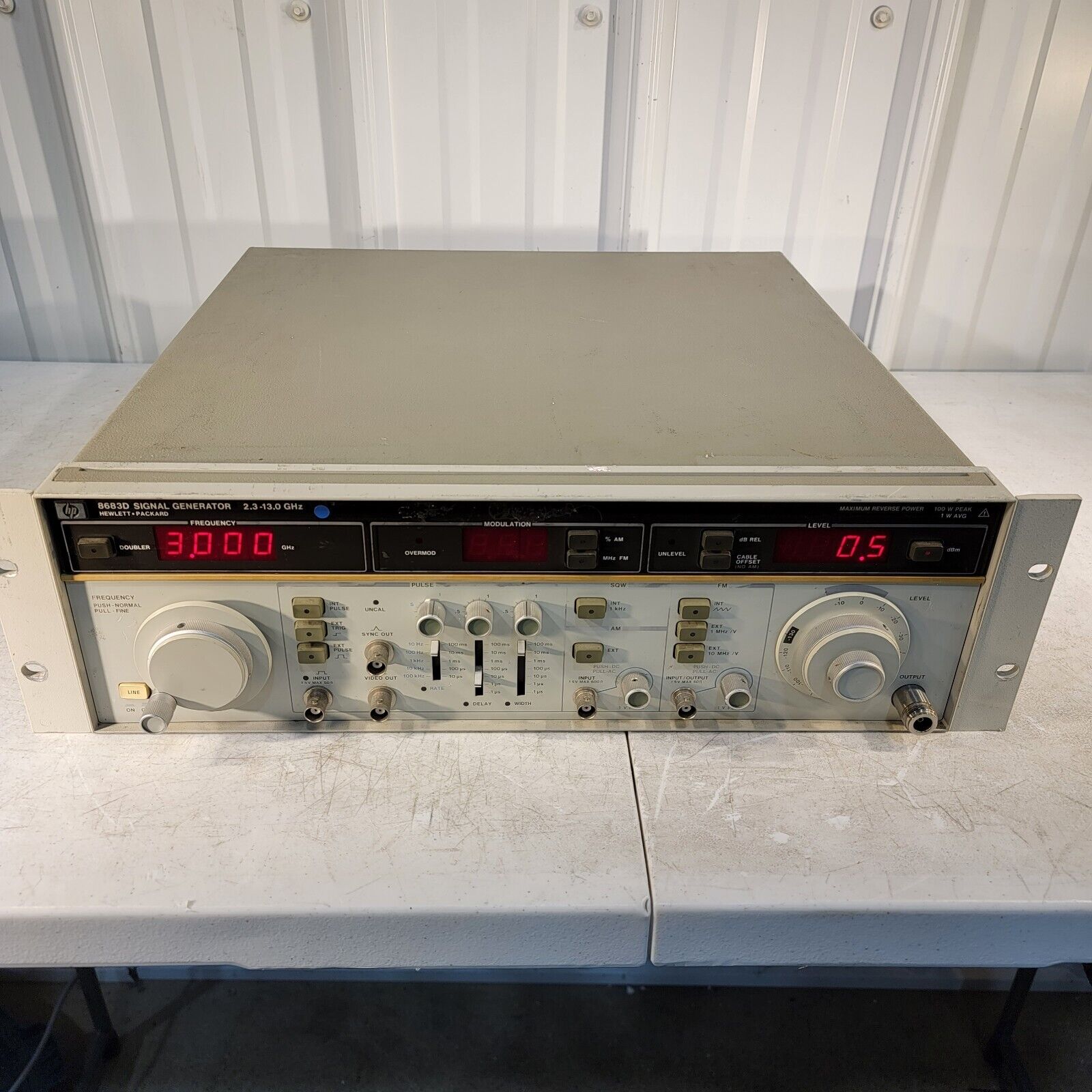 Hewlett Packard HP 8683D Microwave Signal Generator 2.3 to 13.0GHz + A ...